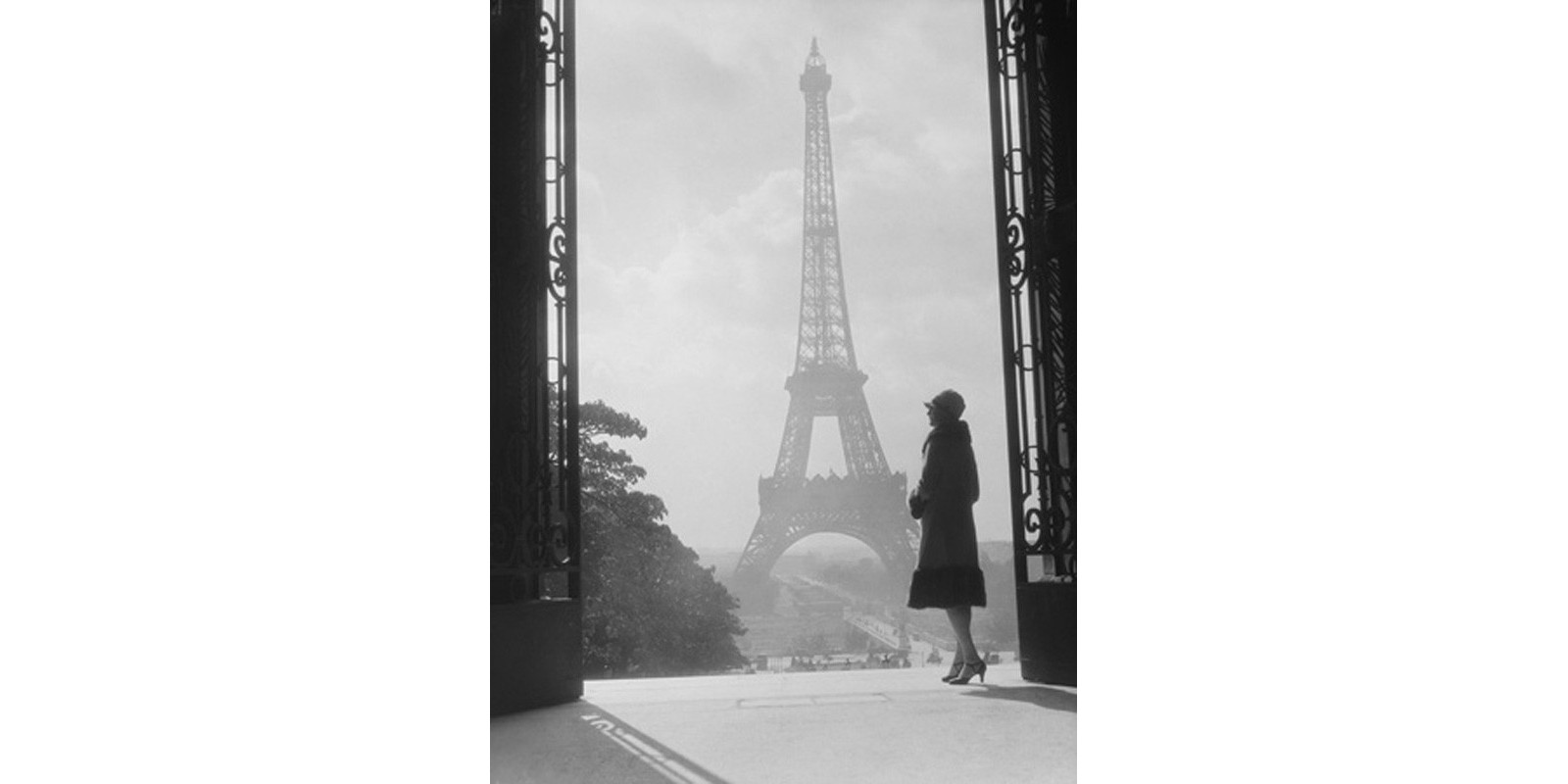 H. ARMSTRONG ROBERTS - Woman looking toward Eiffel Tower | Pg-Plaisio.gr H. ARMSTRONG ROBERTS - Woman looking toward Eiffel Tower | Pg-Plaisio.gr